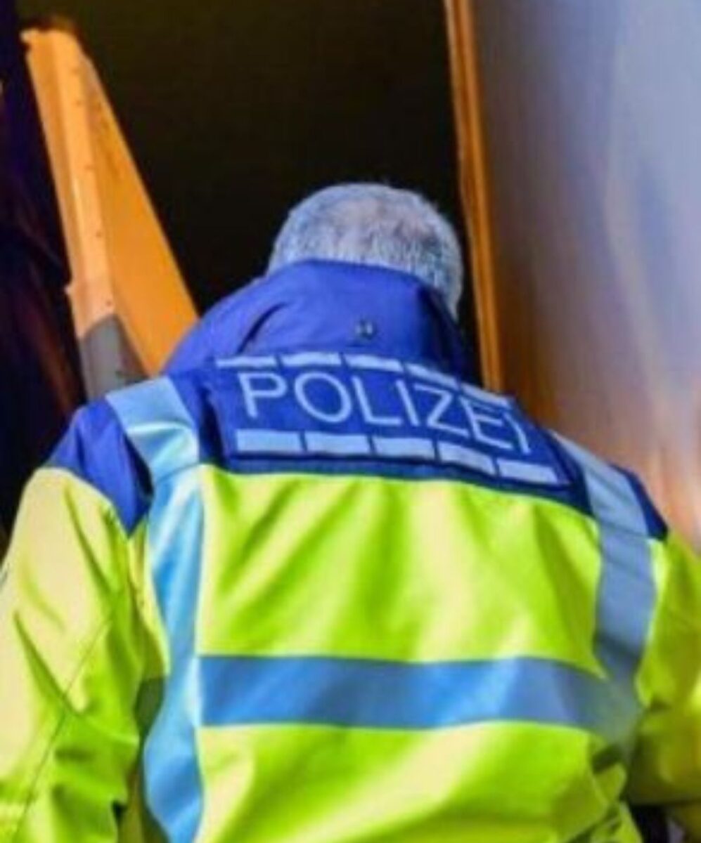 policja-pion2-997x1200 - Українська Газета в Німеччині